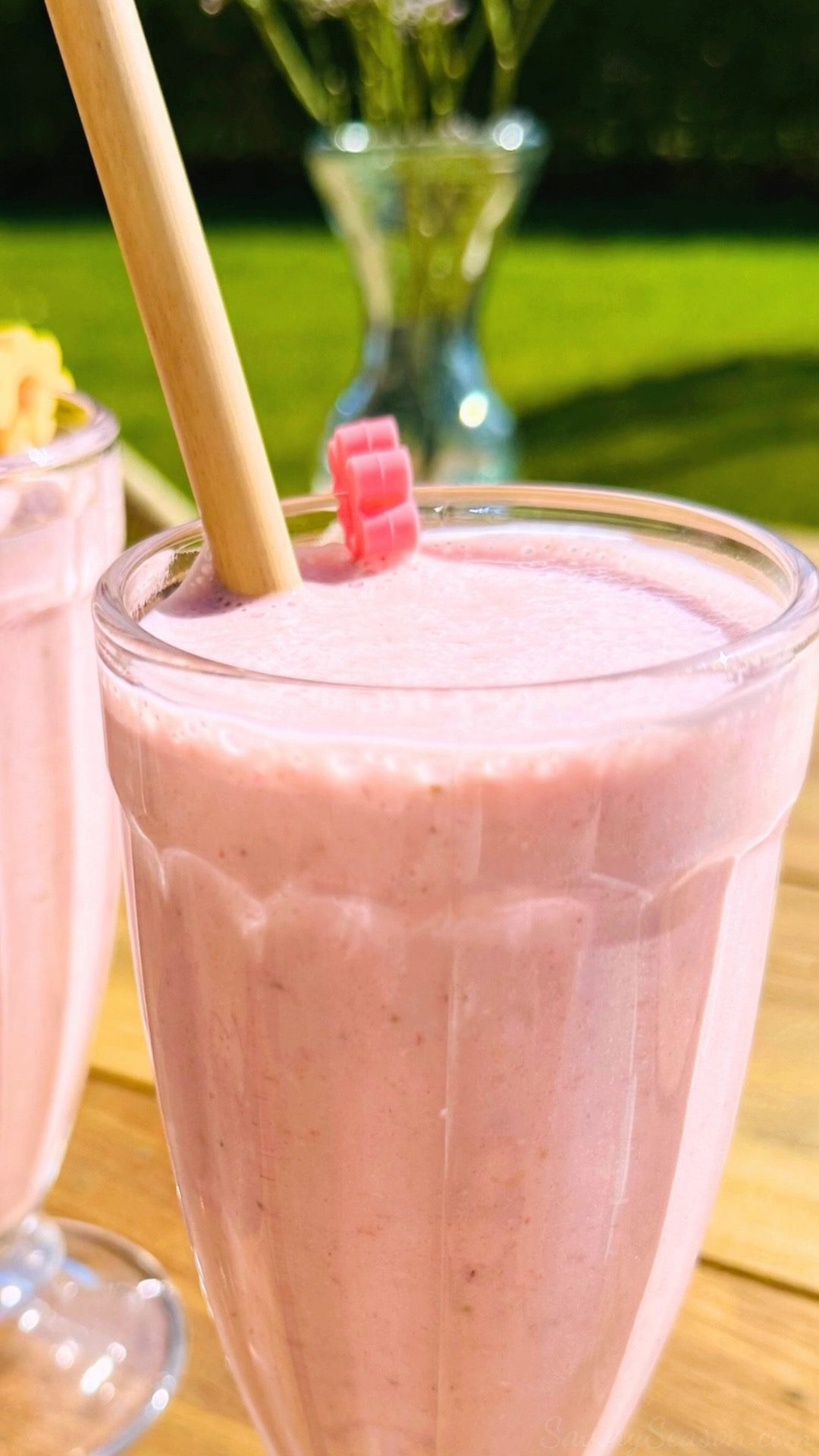 Banana and Dates Spiced Coffee Cake | SavorySeason